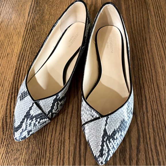 Liz Claiborne | Shoes | Liz Claiborne Snake Print Flats Size 75 | Poshmark